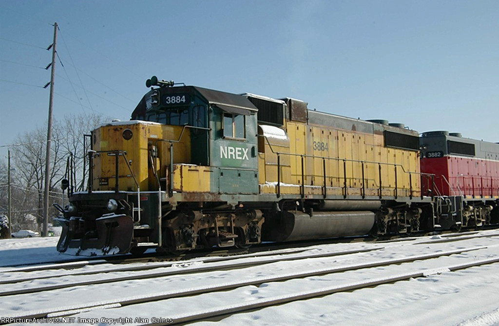 NREX GP38-2 3884